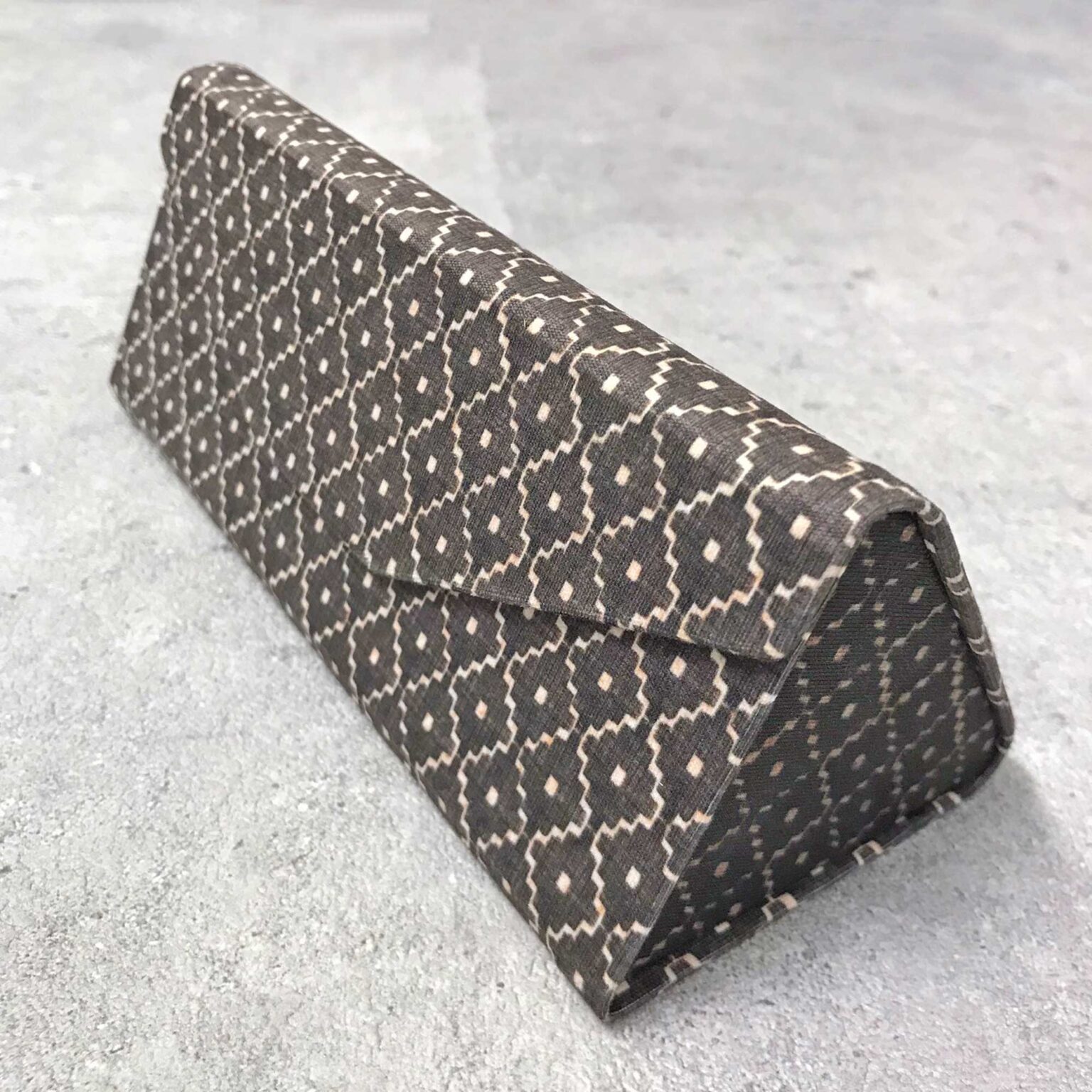 【LUCIE DANCETTE | リュシー・ダンセット】GCFM_Olga｜折りたたみメガネケース・サイズM | シャムネコ